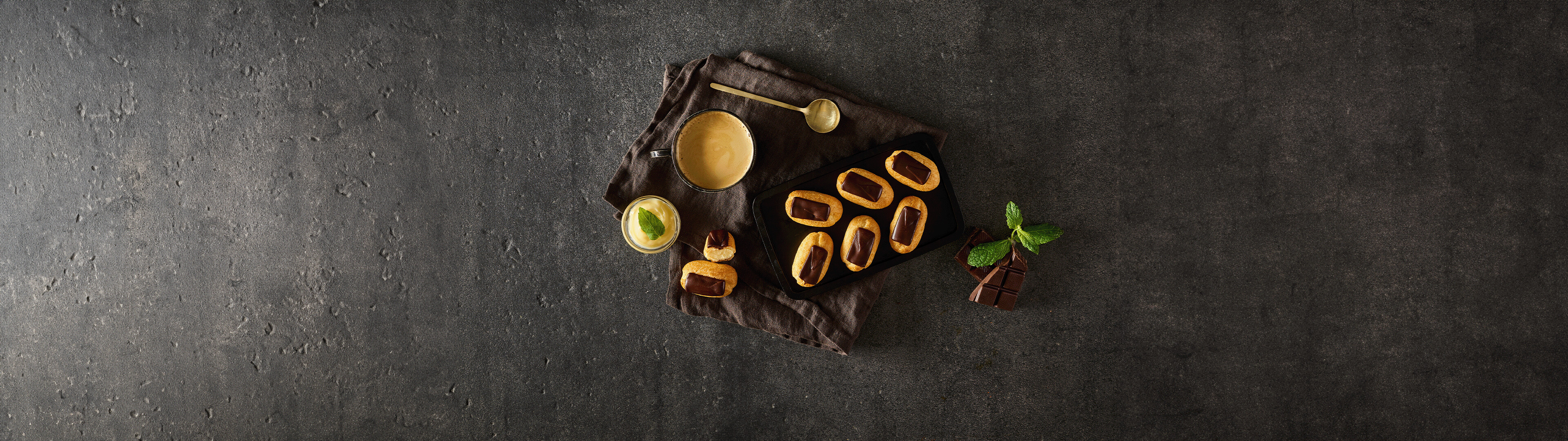 Mini éclair vanilla chocolate Panesco | La Lorraine Bakery Group